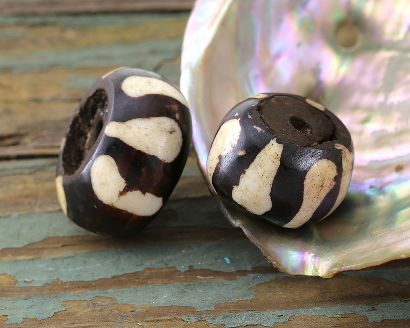 African (Kenya) Batiked Bone Banded Large Rondelle Bead 12-15x20-25mm