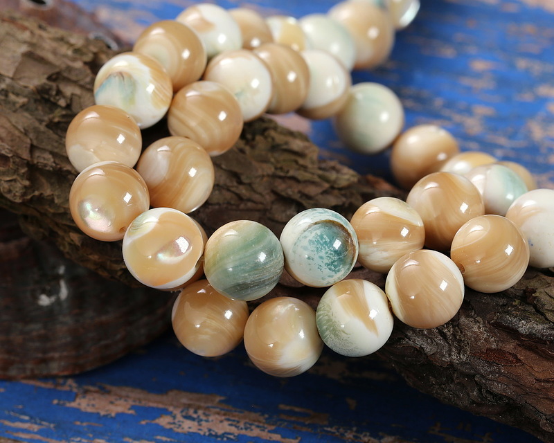 Green & Tan Turbo Shell Round 10-11mm