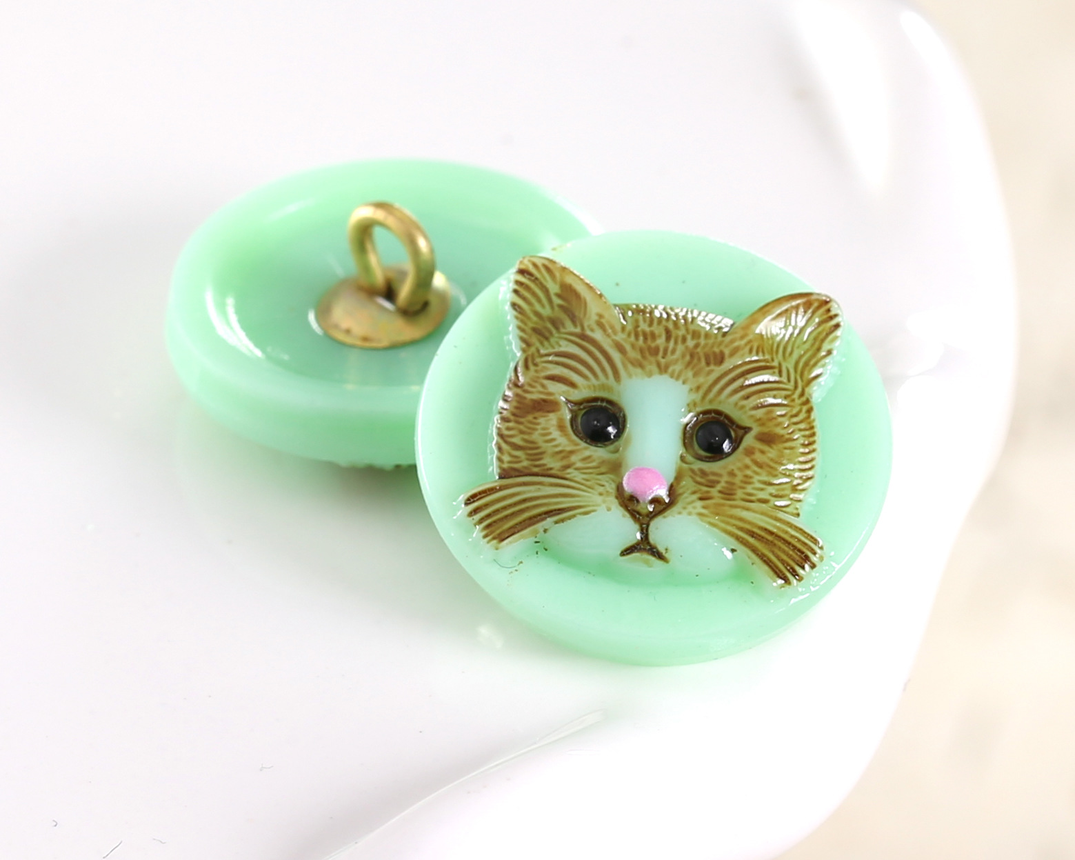 Czech Glass Sweet Mint w/ Chestnut Cat Button 18mm