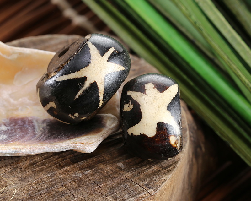 African Batiked Bone w/ Stars Large Rondelle Bead 12-15x20-25mm